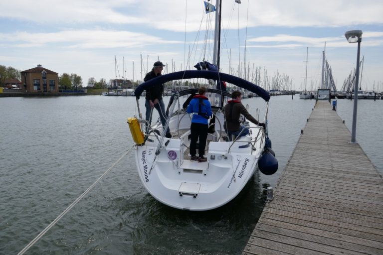 Ablegen - Eindampfen in die Heckleine - Rhein Trainer
